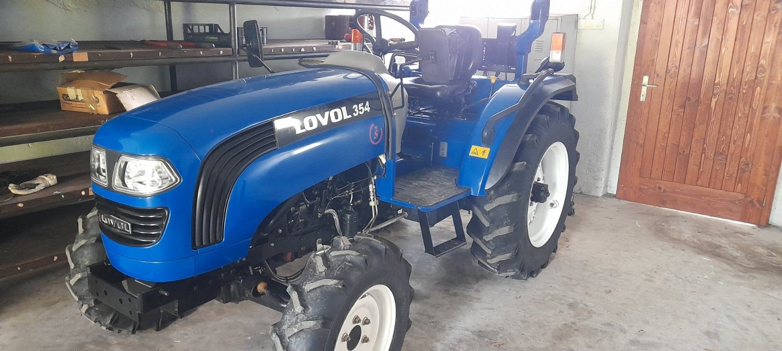 traktor Lavol