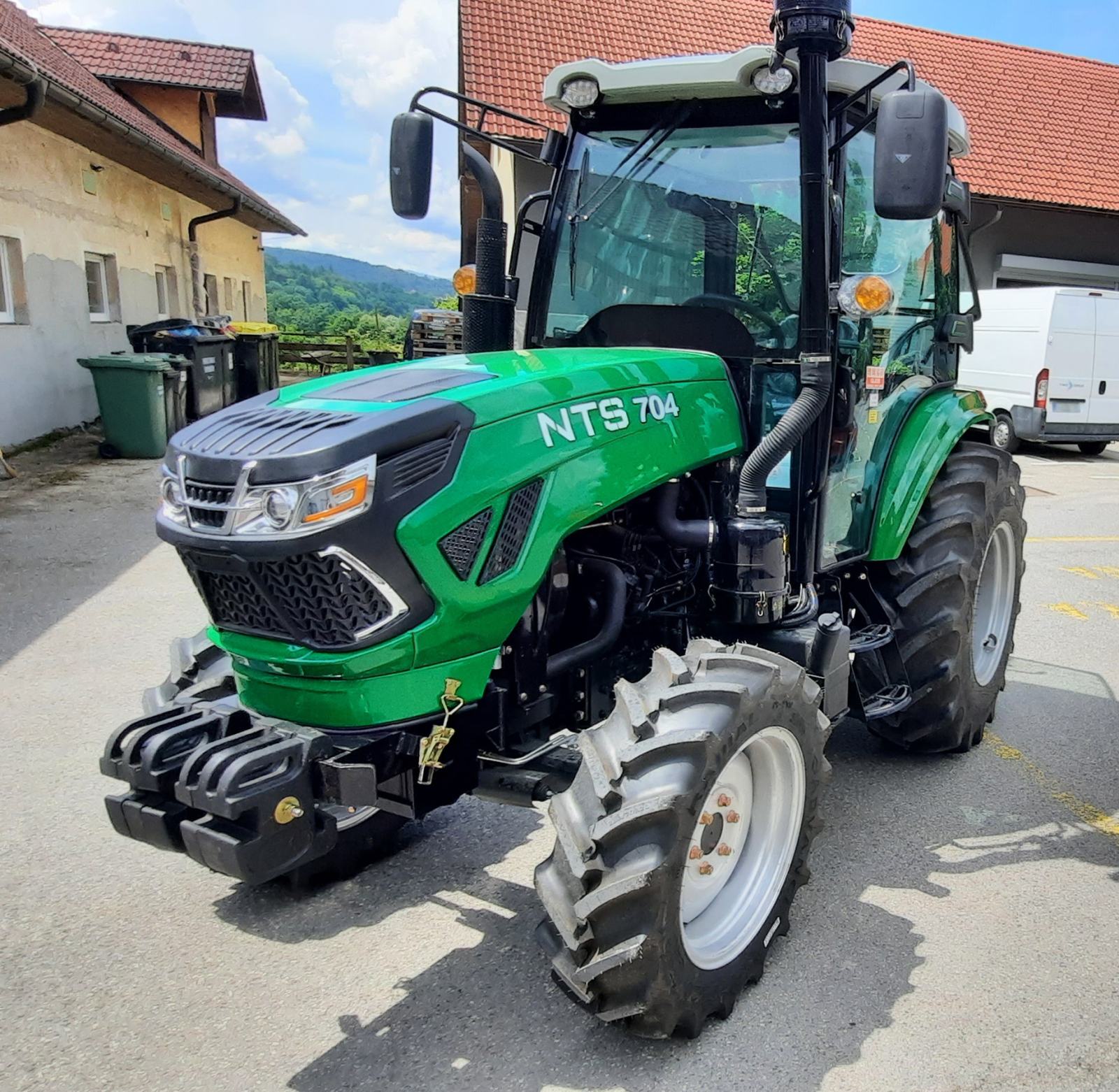 TRAKTOR NTS TL704