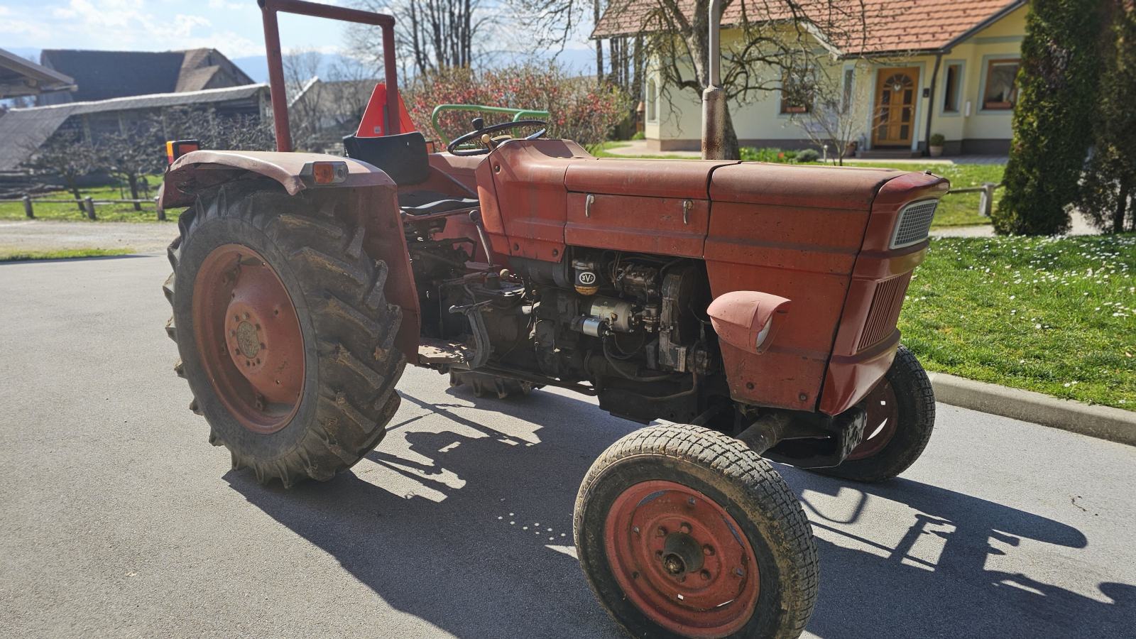 Univerzal U445 + nakladalka SIP19 + obračalnik