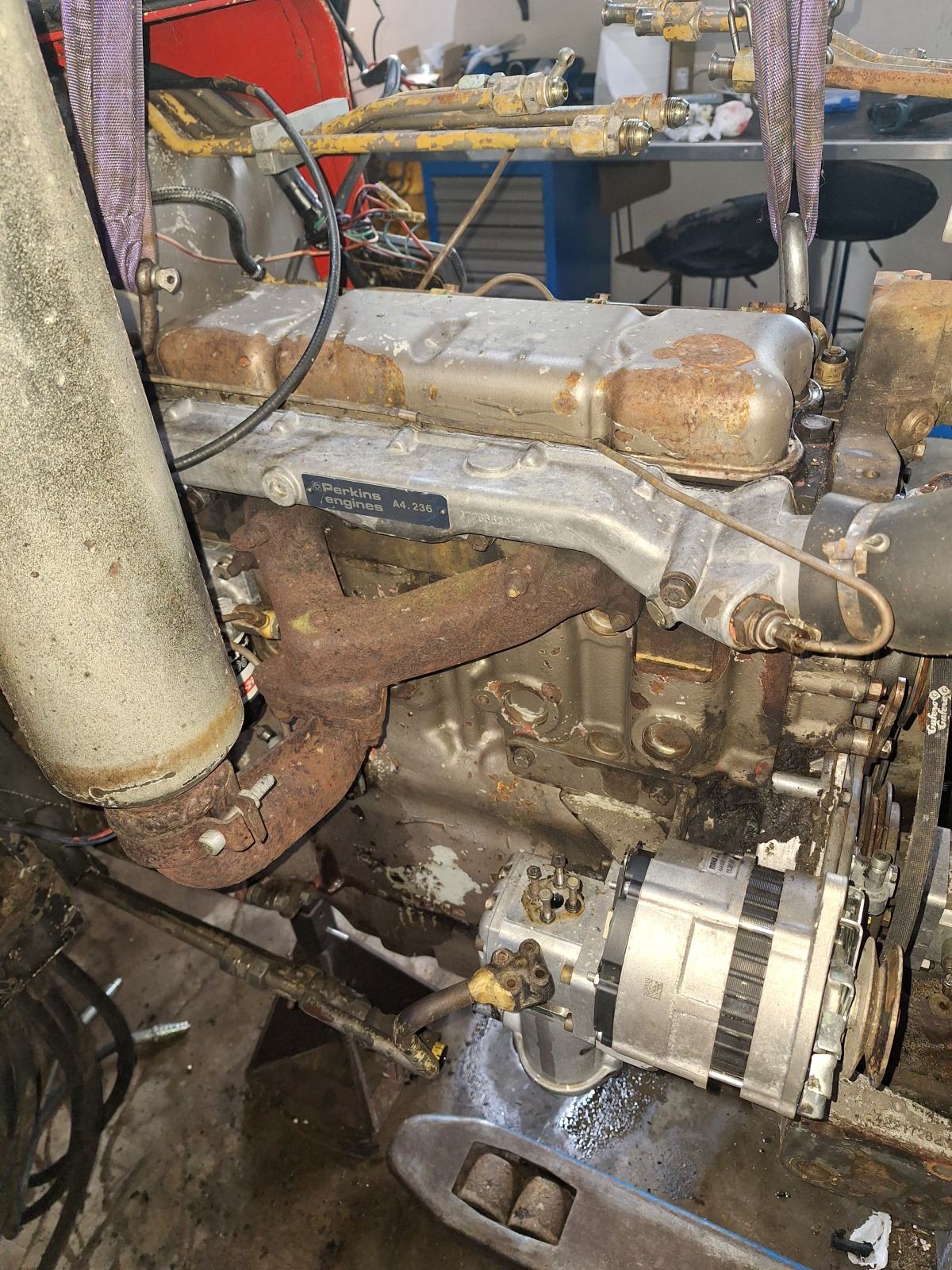 Motor Perkins A4.236 po delih