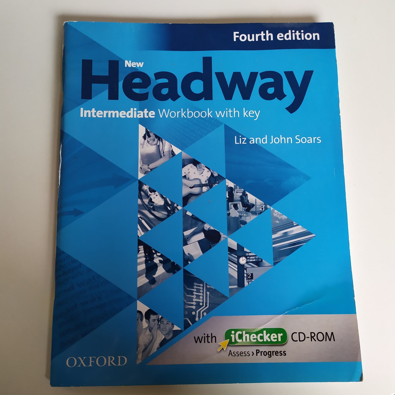 New Headway Intermediate Workbook with Key (Liz and John Soars)
