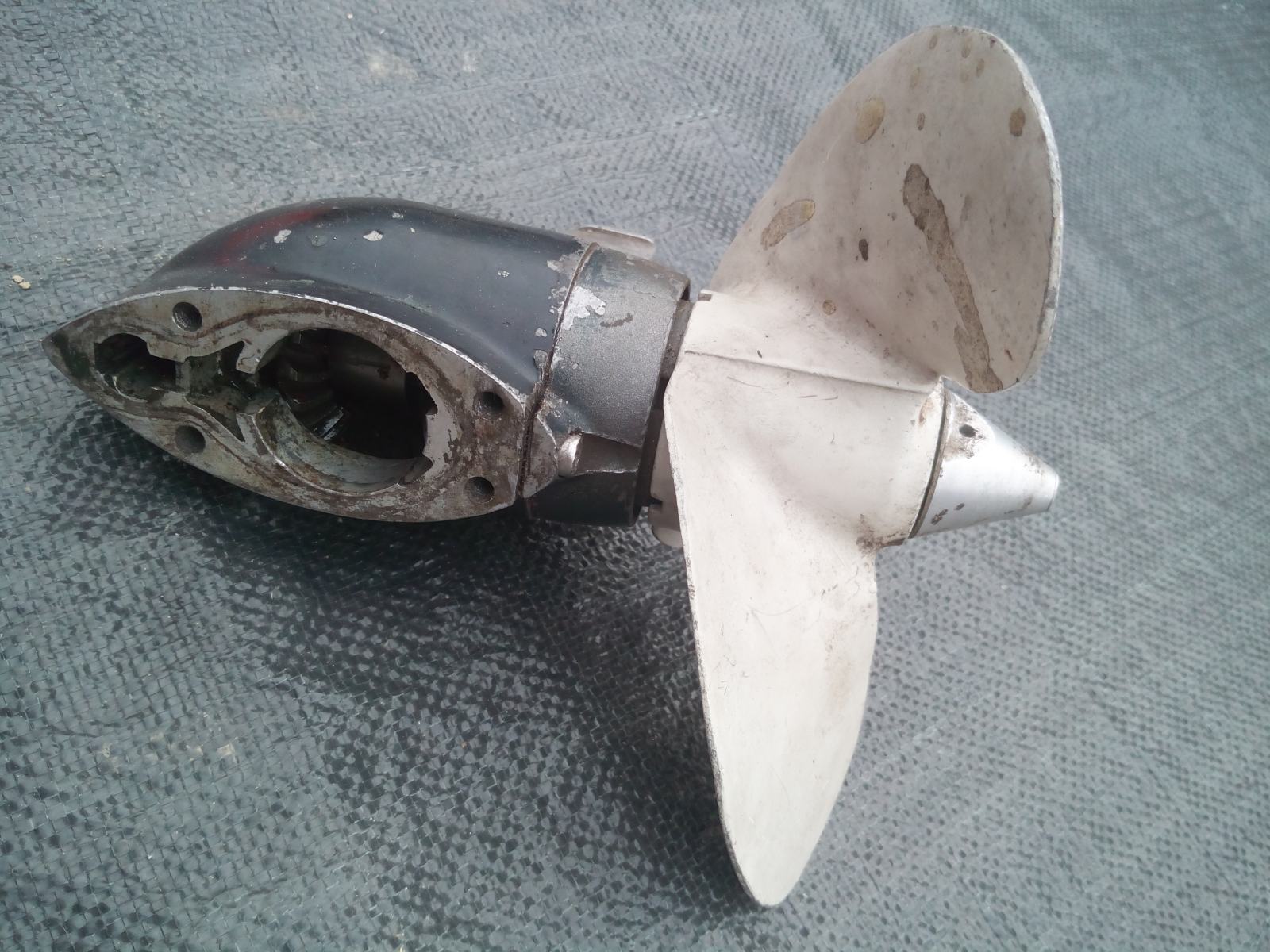 Propeler in peta motorja za čoln, cena 80 EUR, tel.: 070 310 300