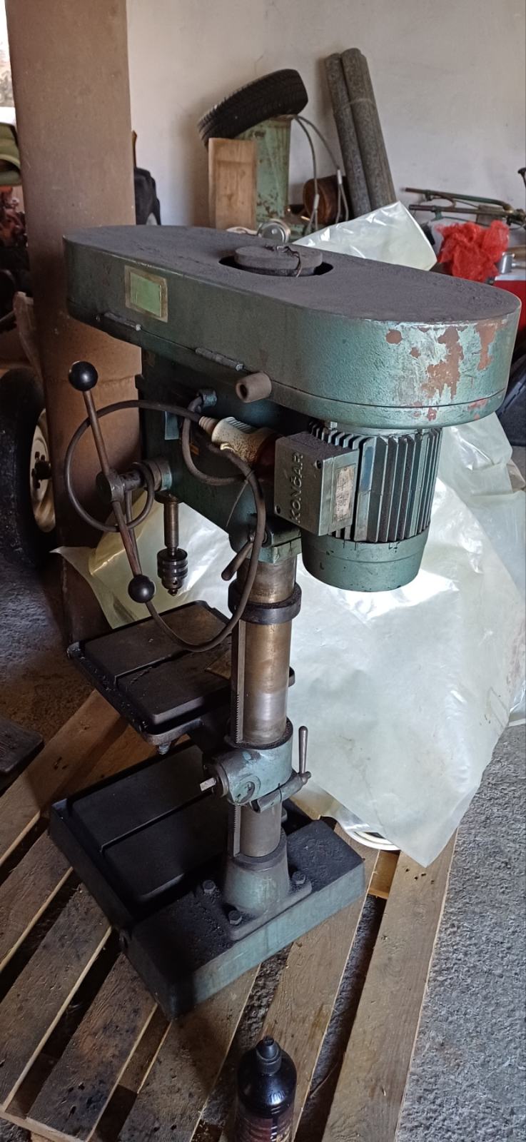 STEBERNI VRTALNI STROJ