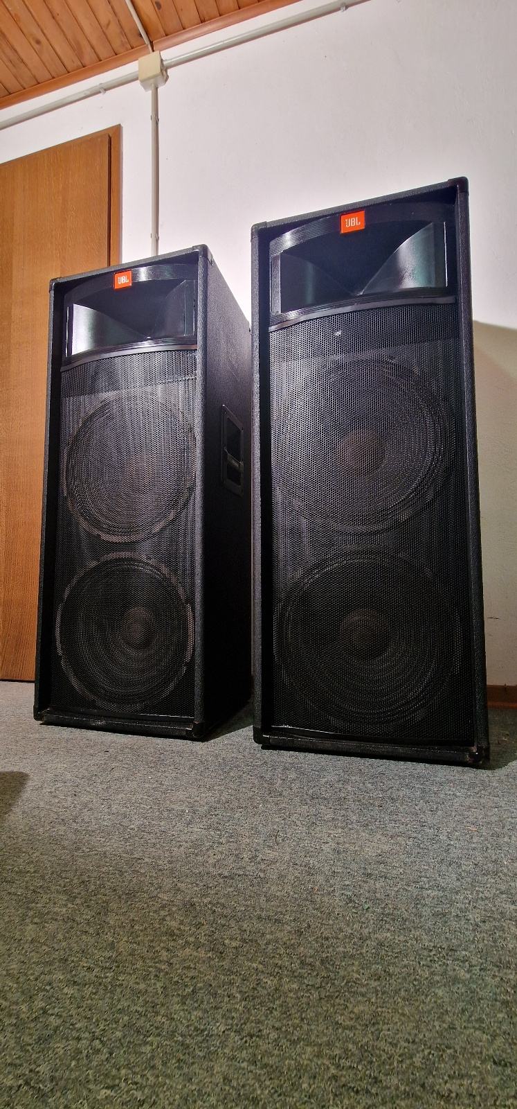 Zvočniki JBL TR225