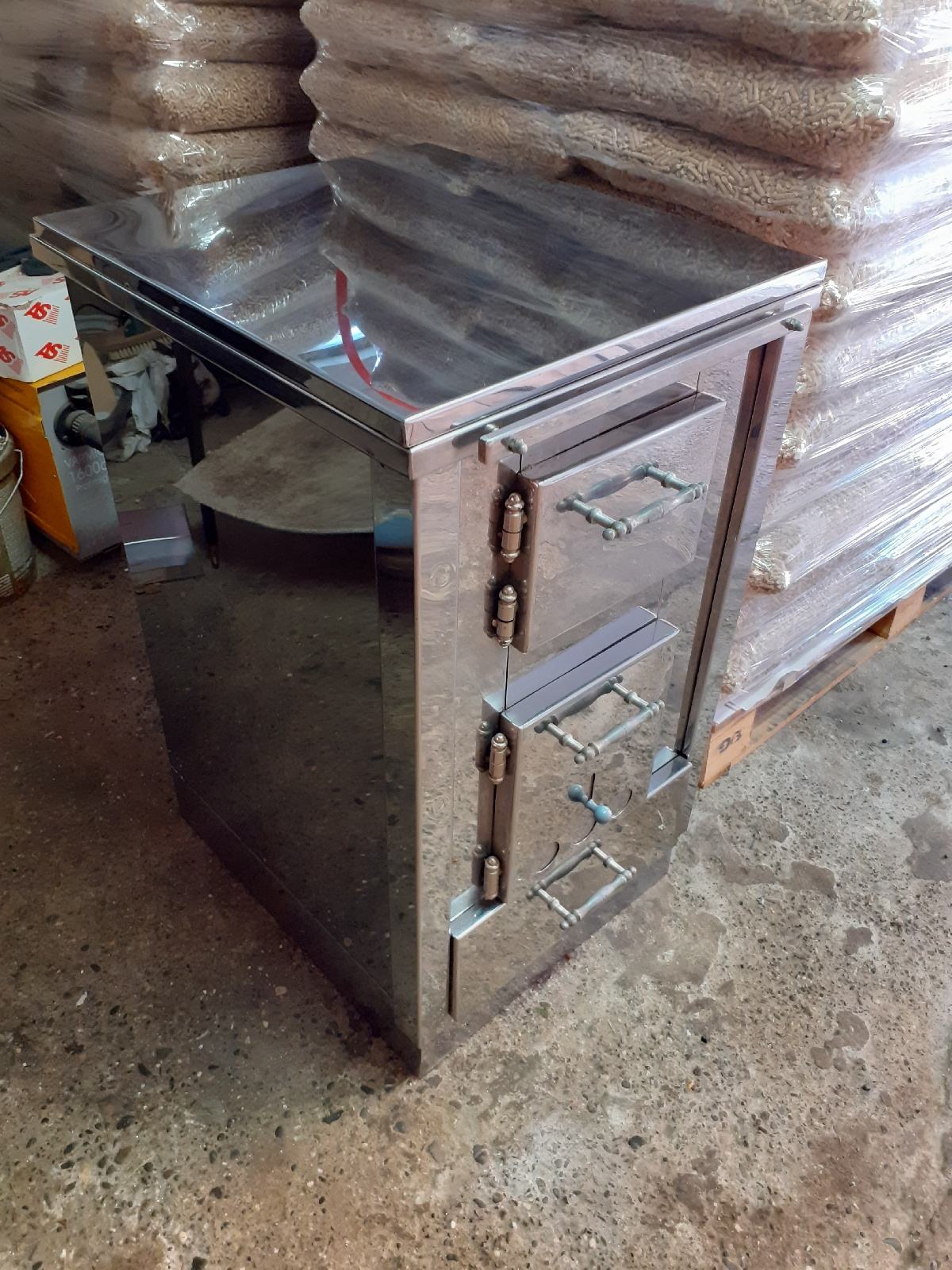 Inox štedlinik na trda goriva