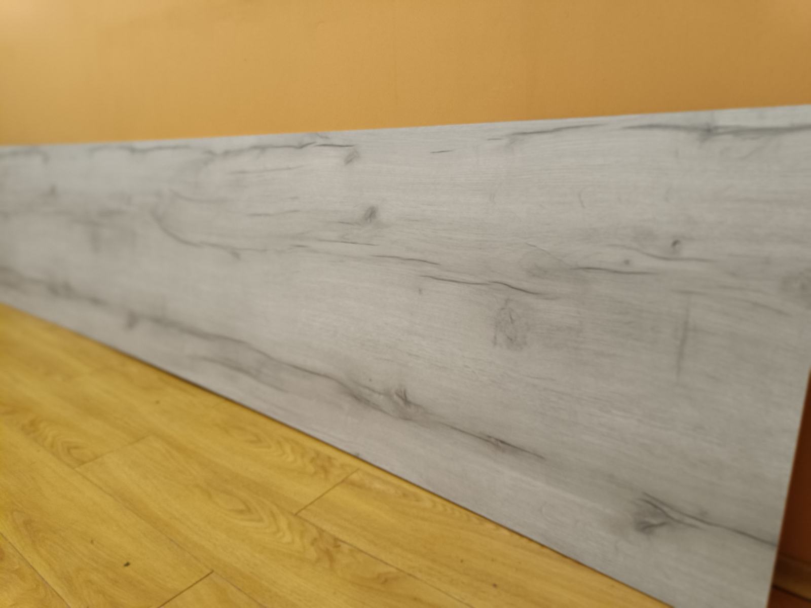 plošča za nišo med kuhinjskimi elementi 260x 60 cm