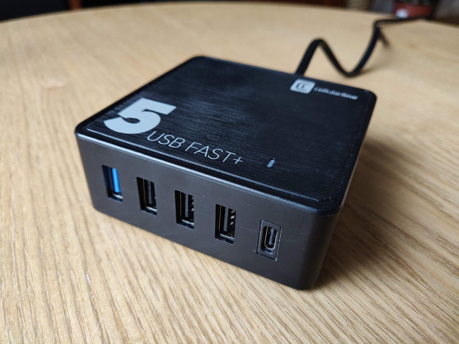 CellularLine 60W 5 Fast polnilec, 5-port, 4 x USB, 1 x USB-C