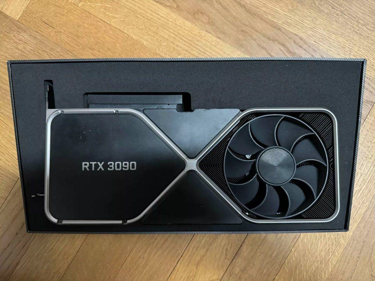 Grafična kartica NVIDIA GeForce RTX 3090 Founders Edition 24 GB GDDR6X