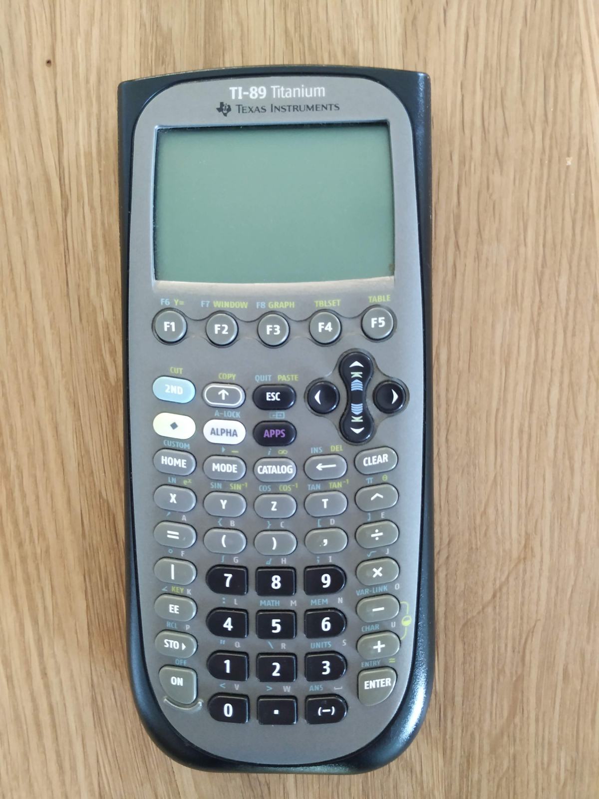 Tehnični, grafični kalkulator Texas Instruments TI 89 Titanium