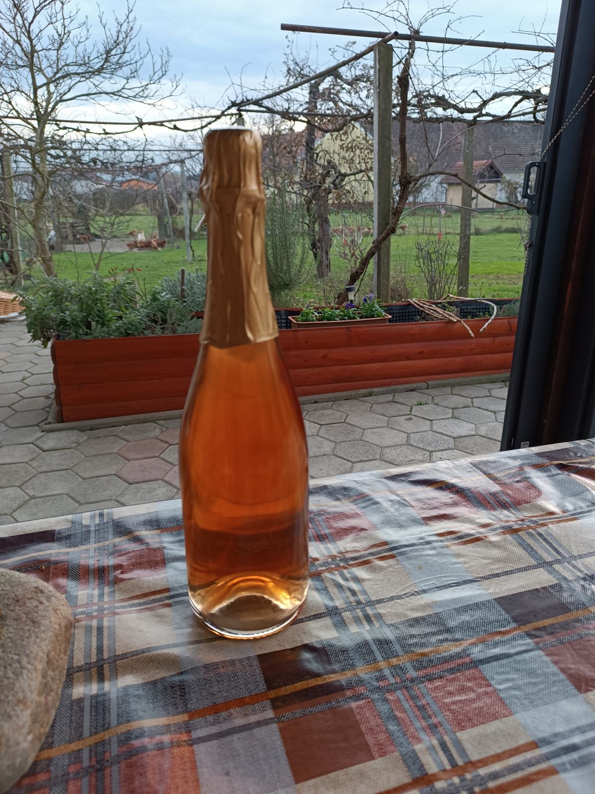 Peneče vino jurke