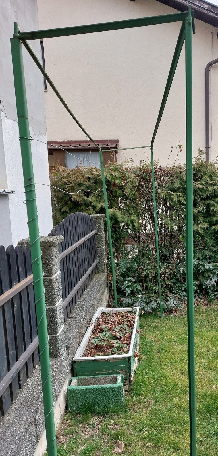 STEBRI ZA TRTO, SADJE, BRAJDE, PLEZALKE