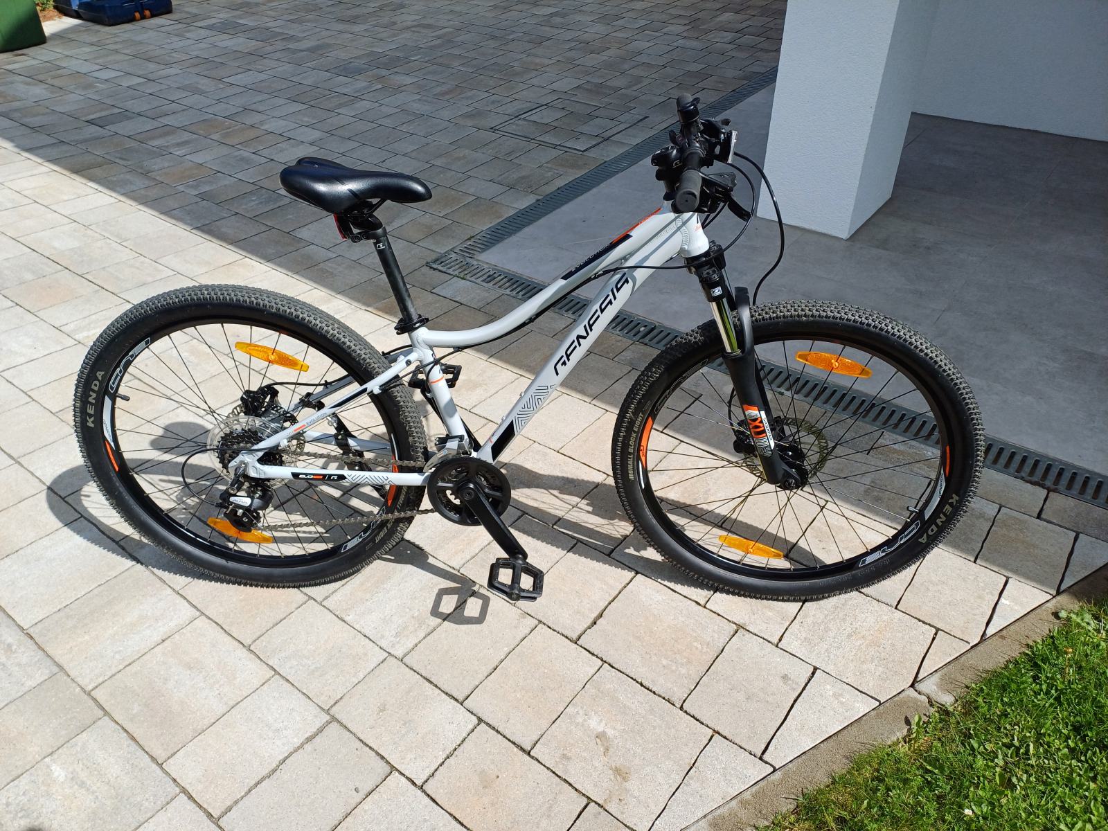 Mladinsko gorsko kolo Genesis Evolution 26, kot novo
