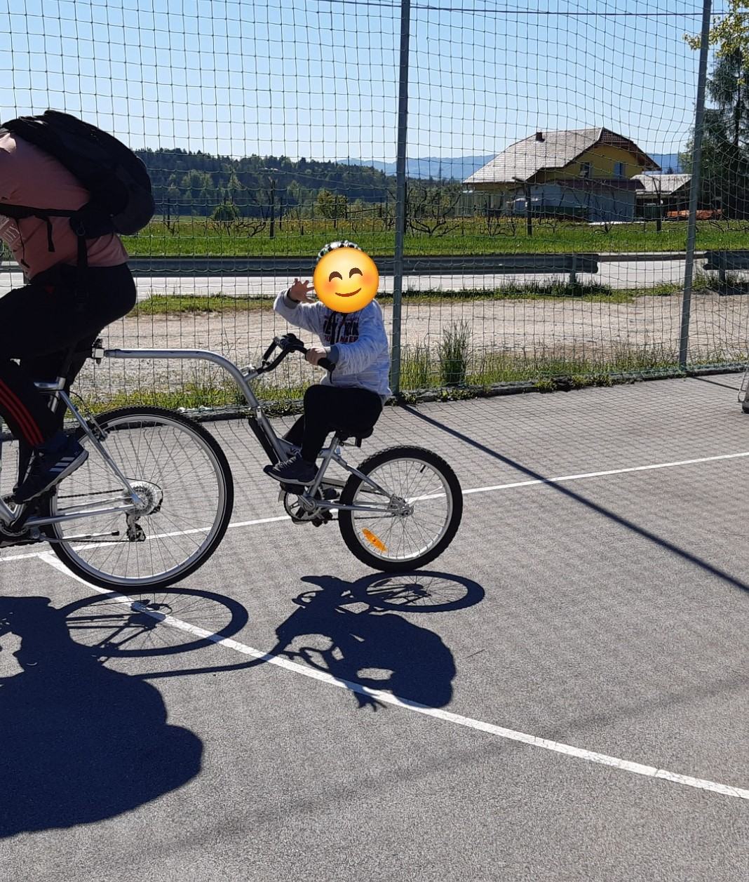 Priklopnik za otroško kolo