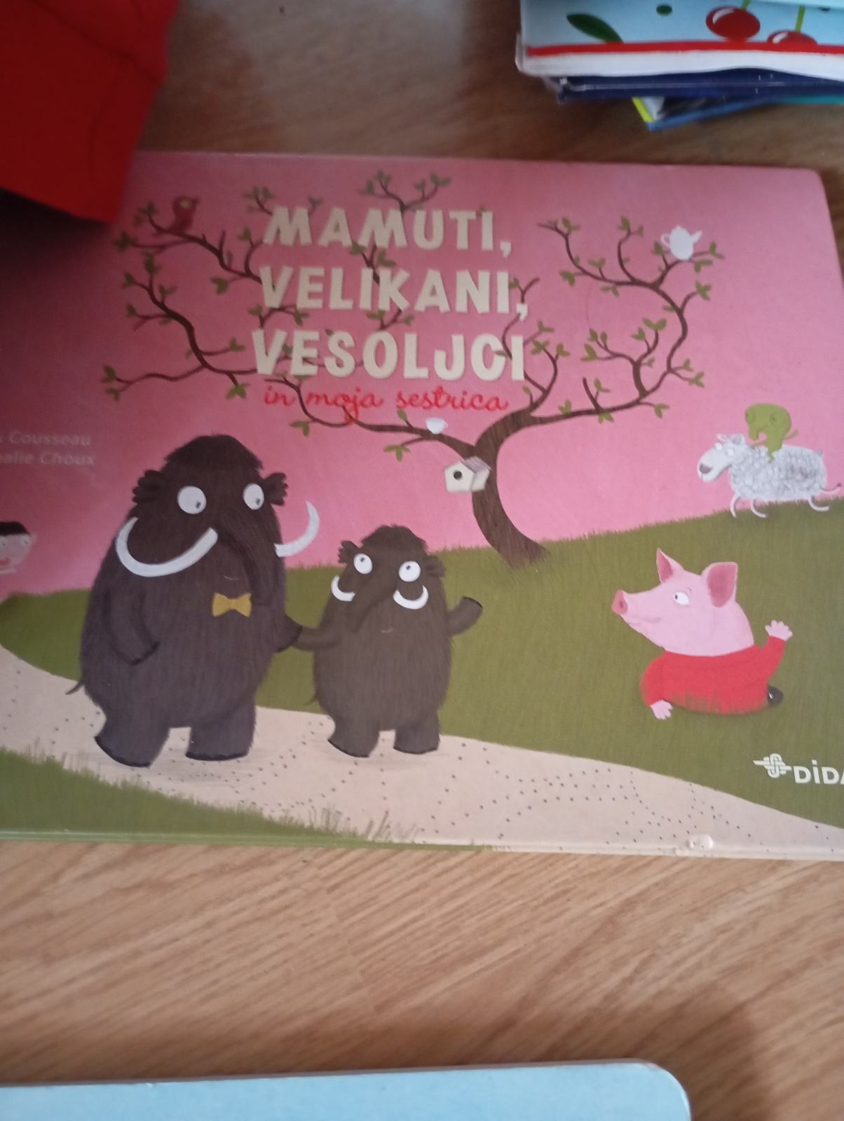mamuti velikani in vesoljci, velika knjiga pravljic, lev rogi najde sr