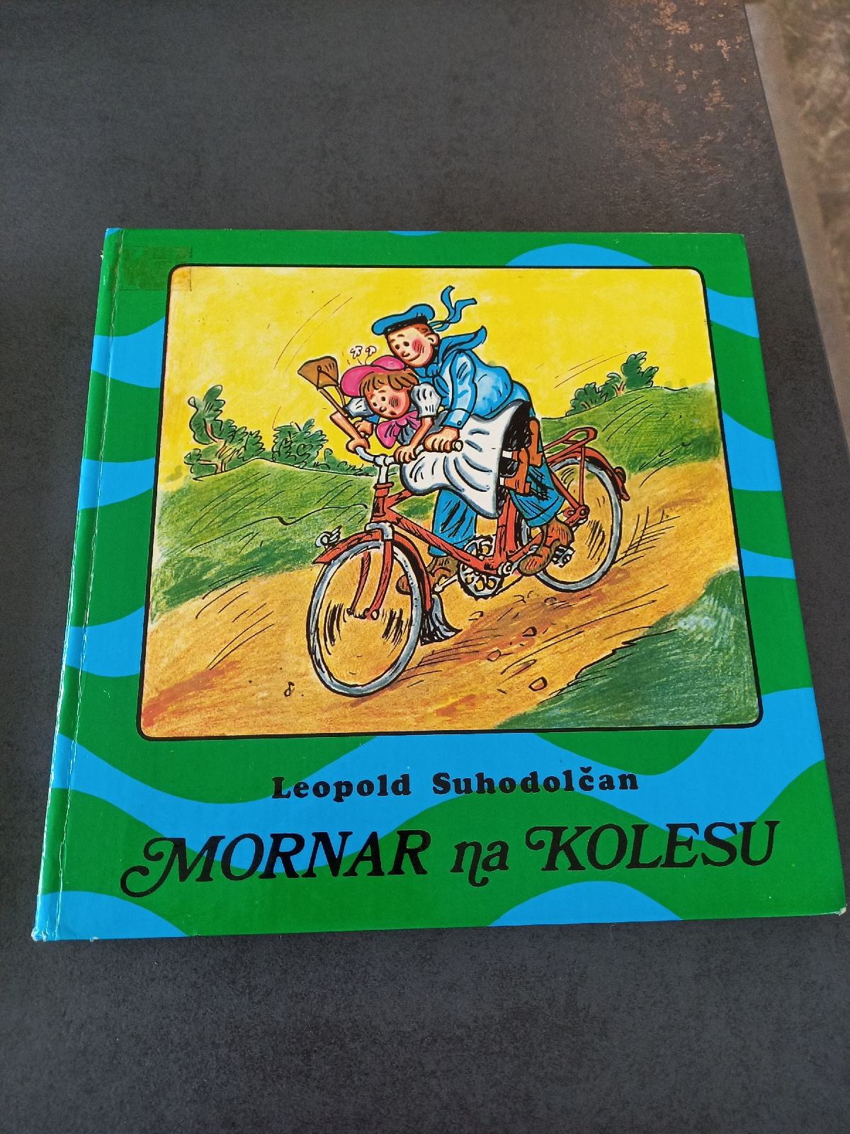 Mornar na kolesu, Leopold Suhodolčan