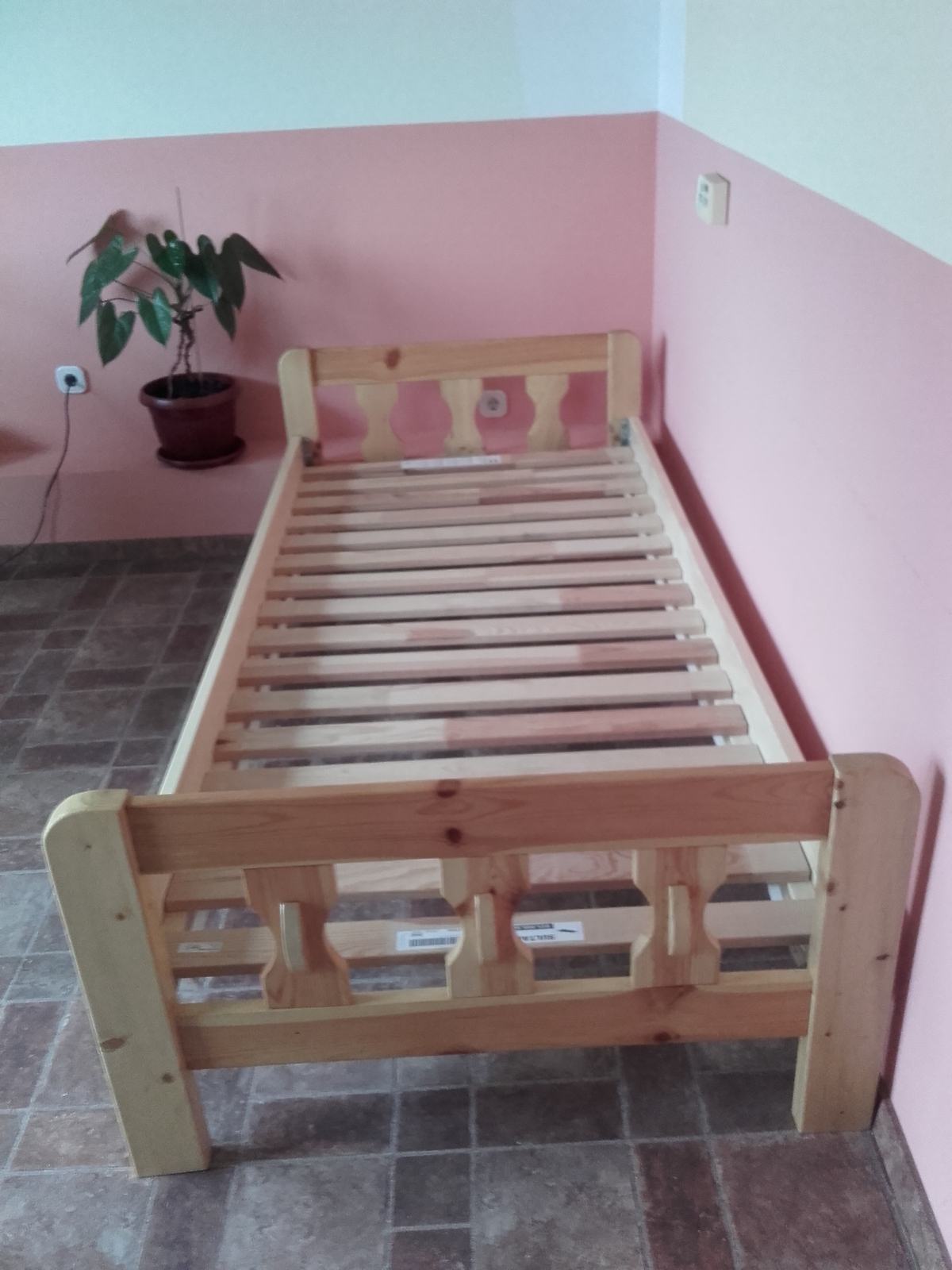 lesena postelja 200x90