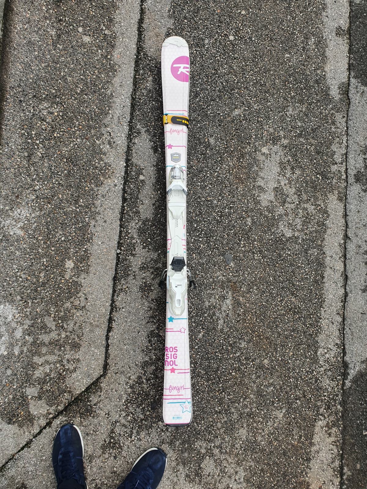 Prodam dekliške-otroške smuči 140cm Rossignol