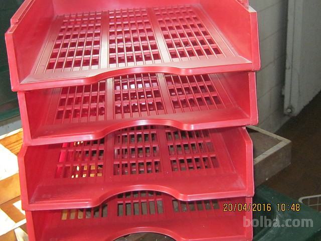 plastični predalnik odlagalnik