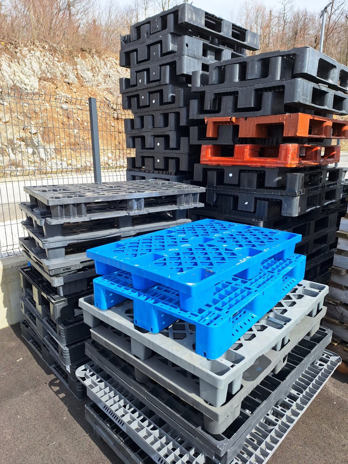 Palete iz trde plastike