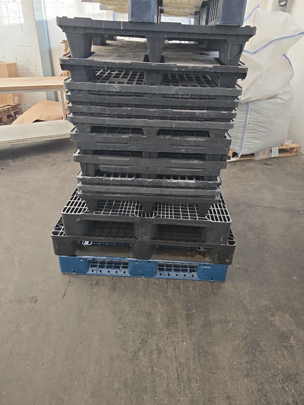 Plastične palete več vrst