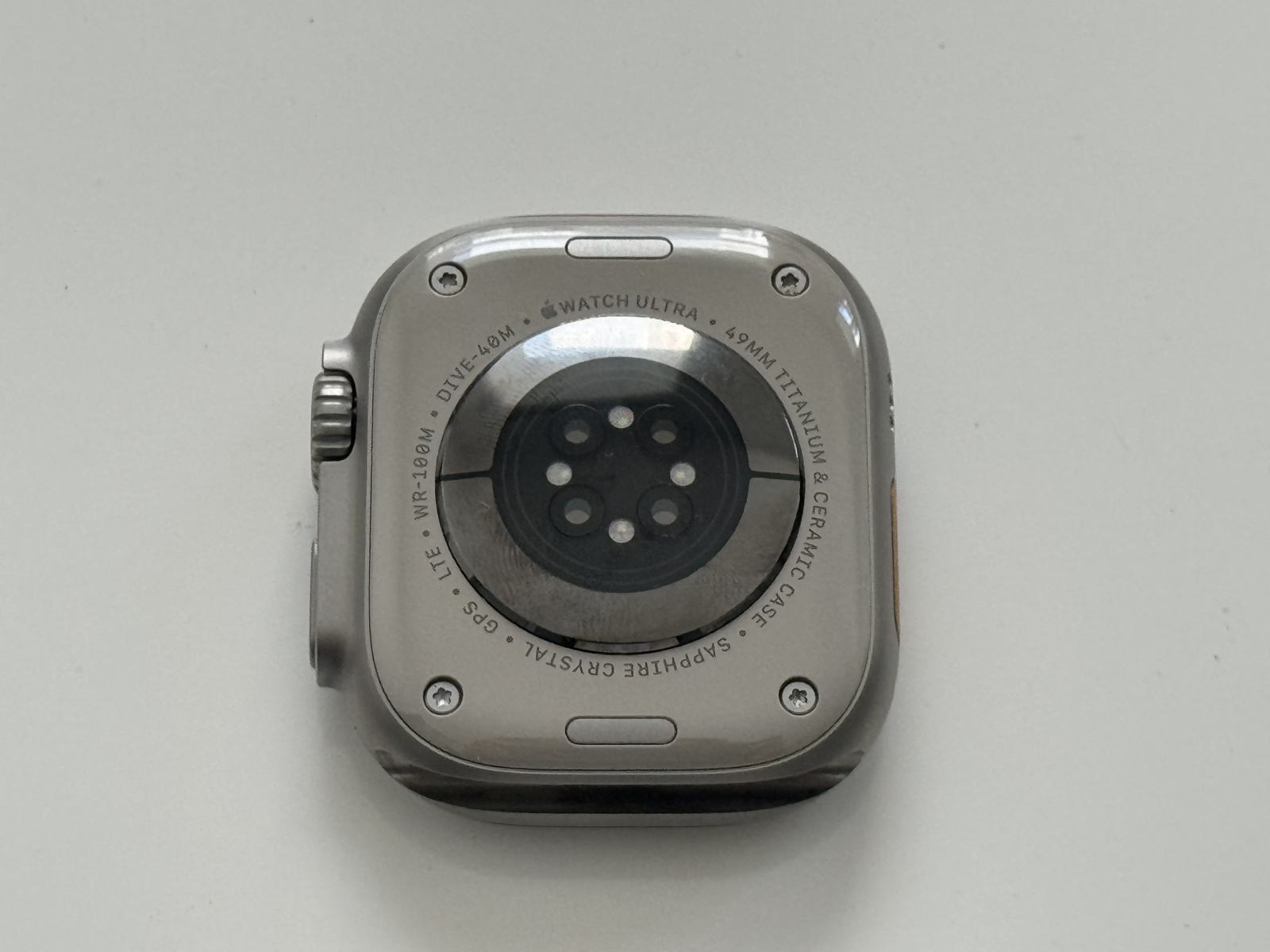 Apple Watch Ultra brez paščka