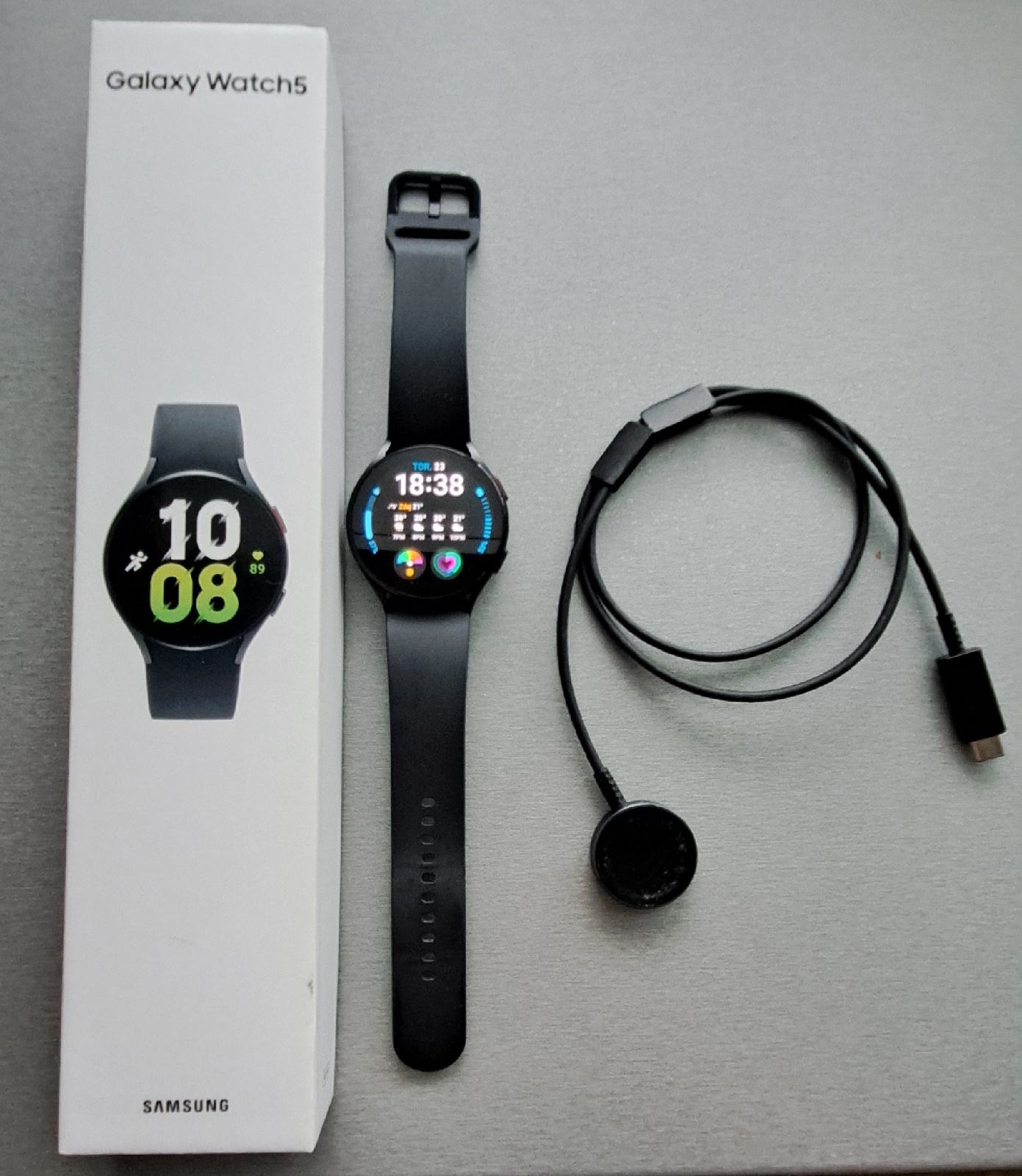 Samsung watch 5 ura (44mm) + polnilec