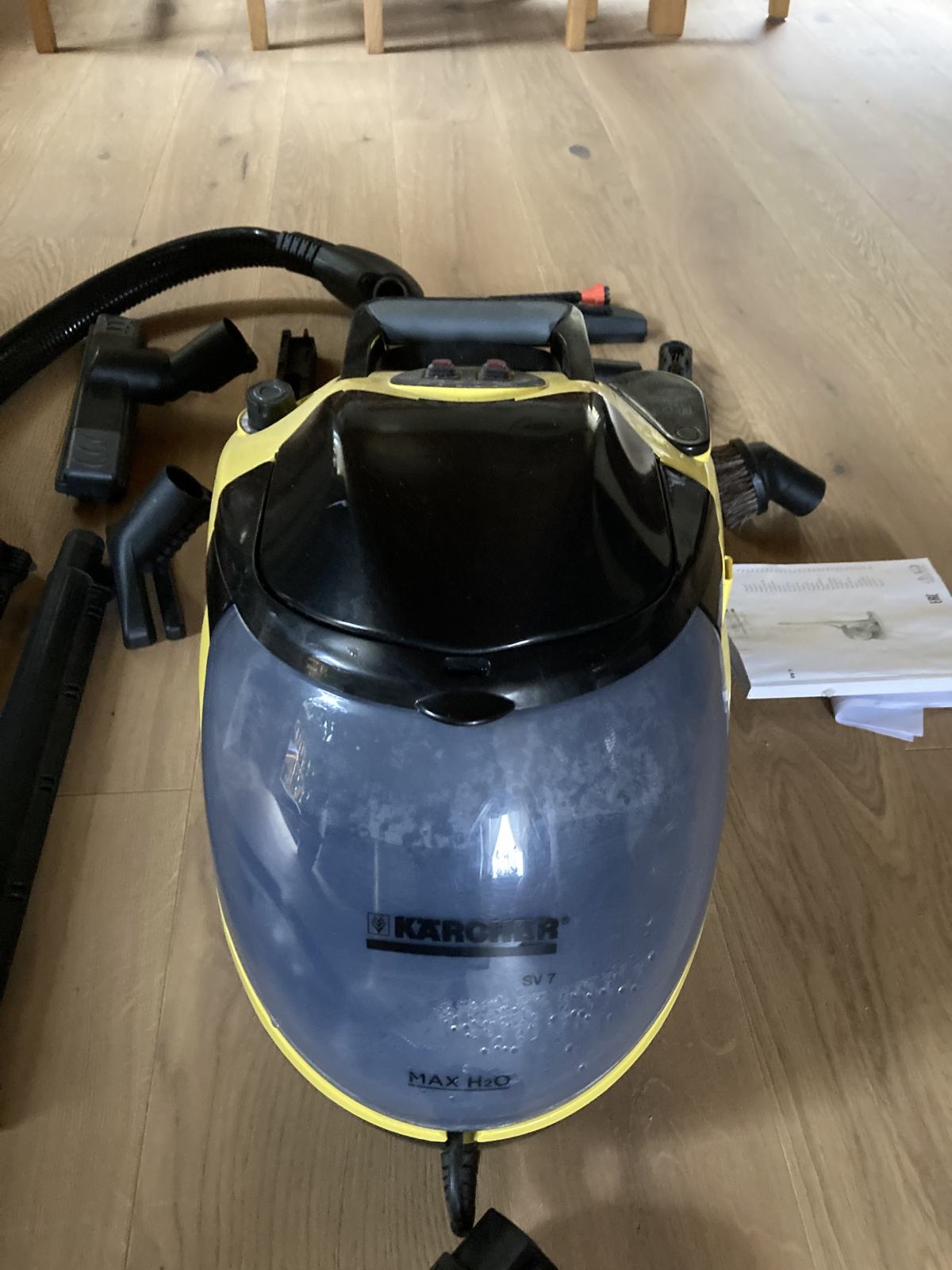 Parni sesalnik Karcher SV 7