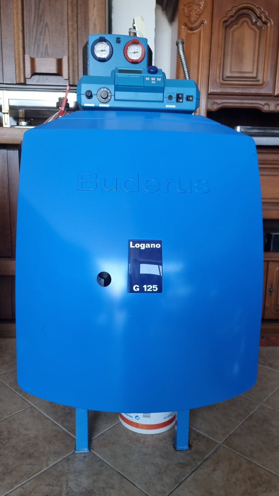 Peč na olje Buderus logano g125-21KW plavi plamen