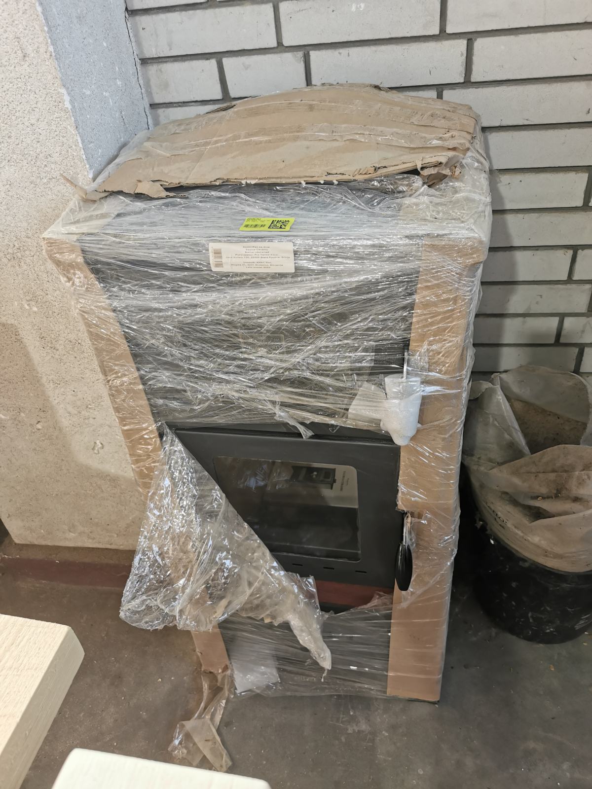 NOV kamin na drva Pro Termo Taurus Ceramic – rdeč | 7 kW | Ljubljana