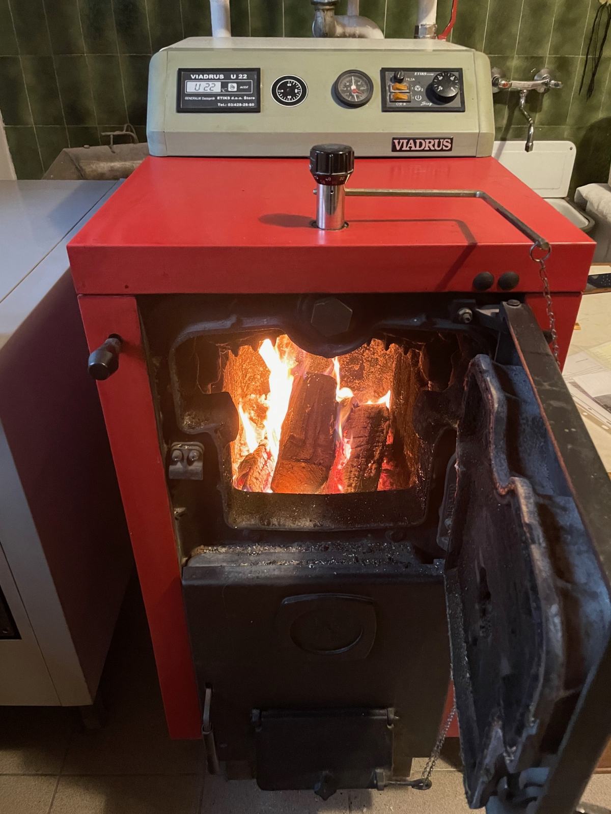 Peč na drva Viadrus U22 35kW