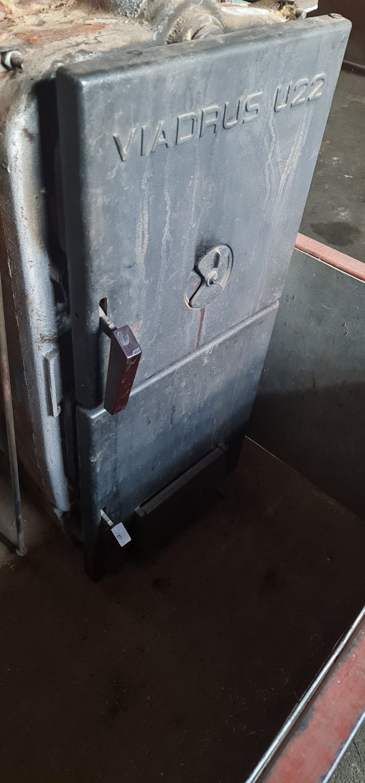 Peč na drva Viadrus U22-40kw