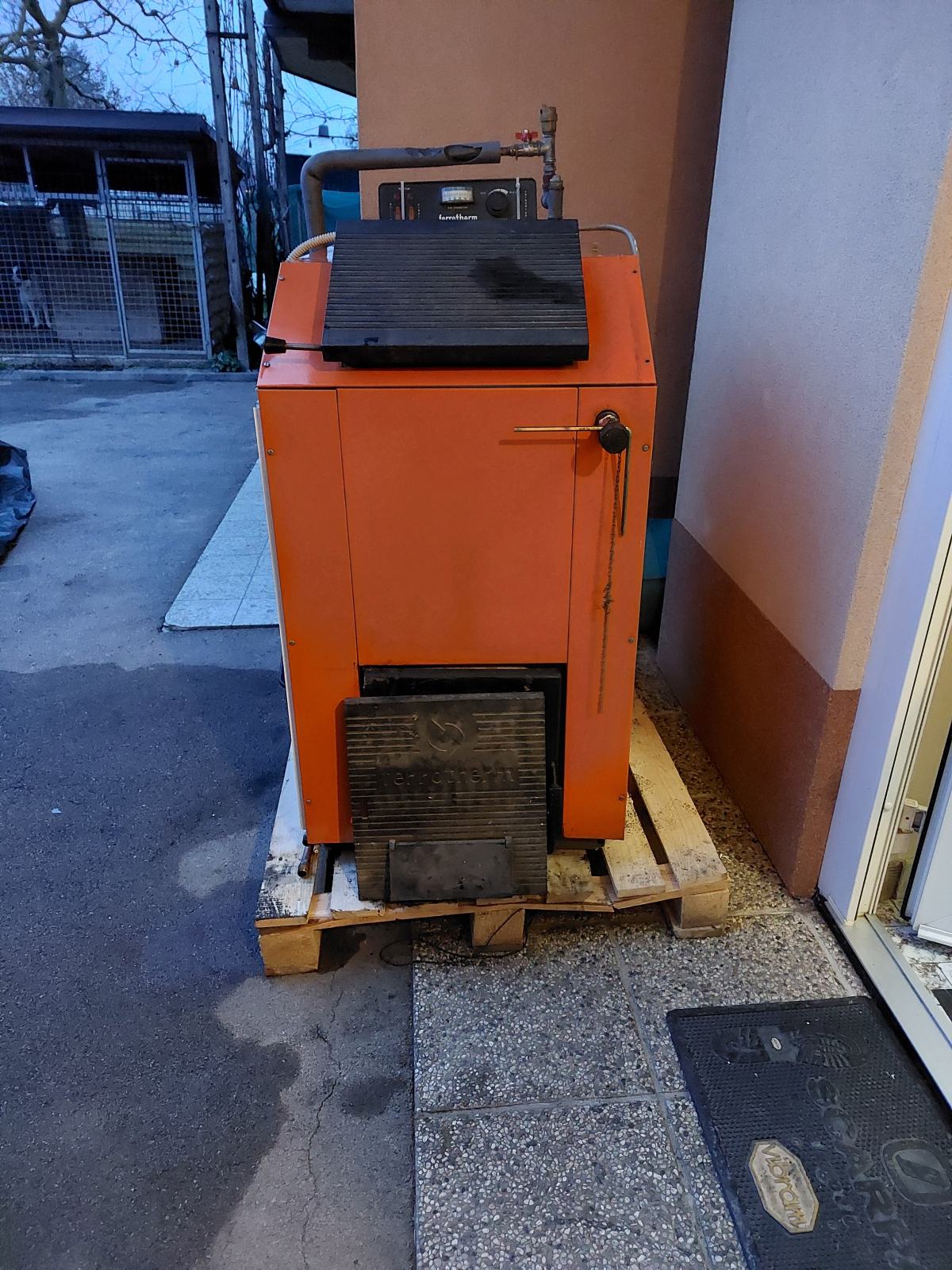 Peč Ferrotherm na trda goriva