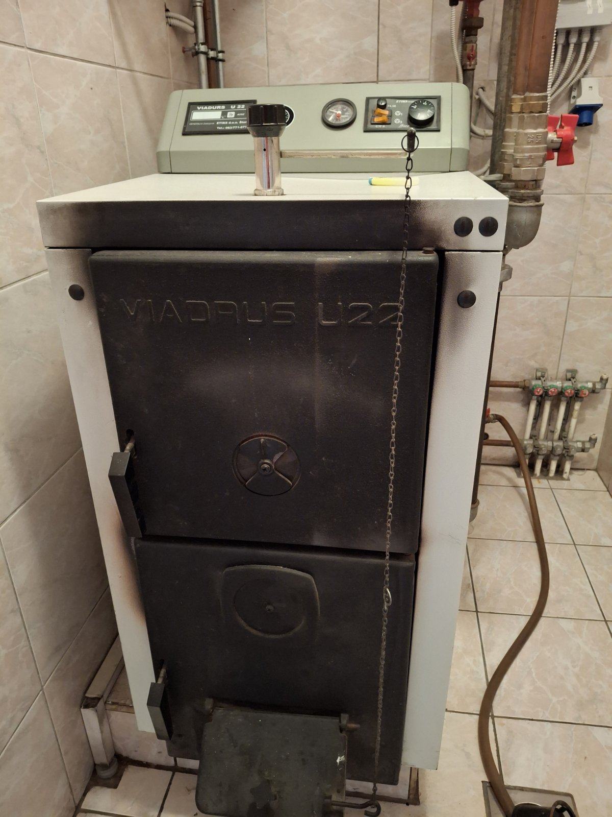 Peč/kotel na drva Viadrus U22