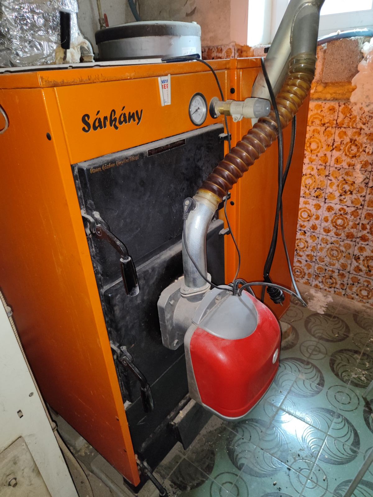 Peč na pelete z gorilcem Feroli