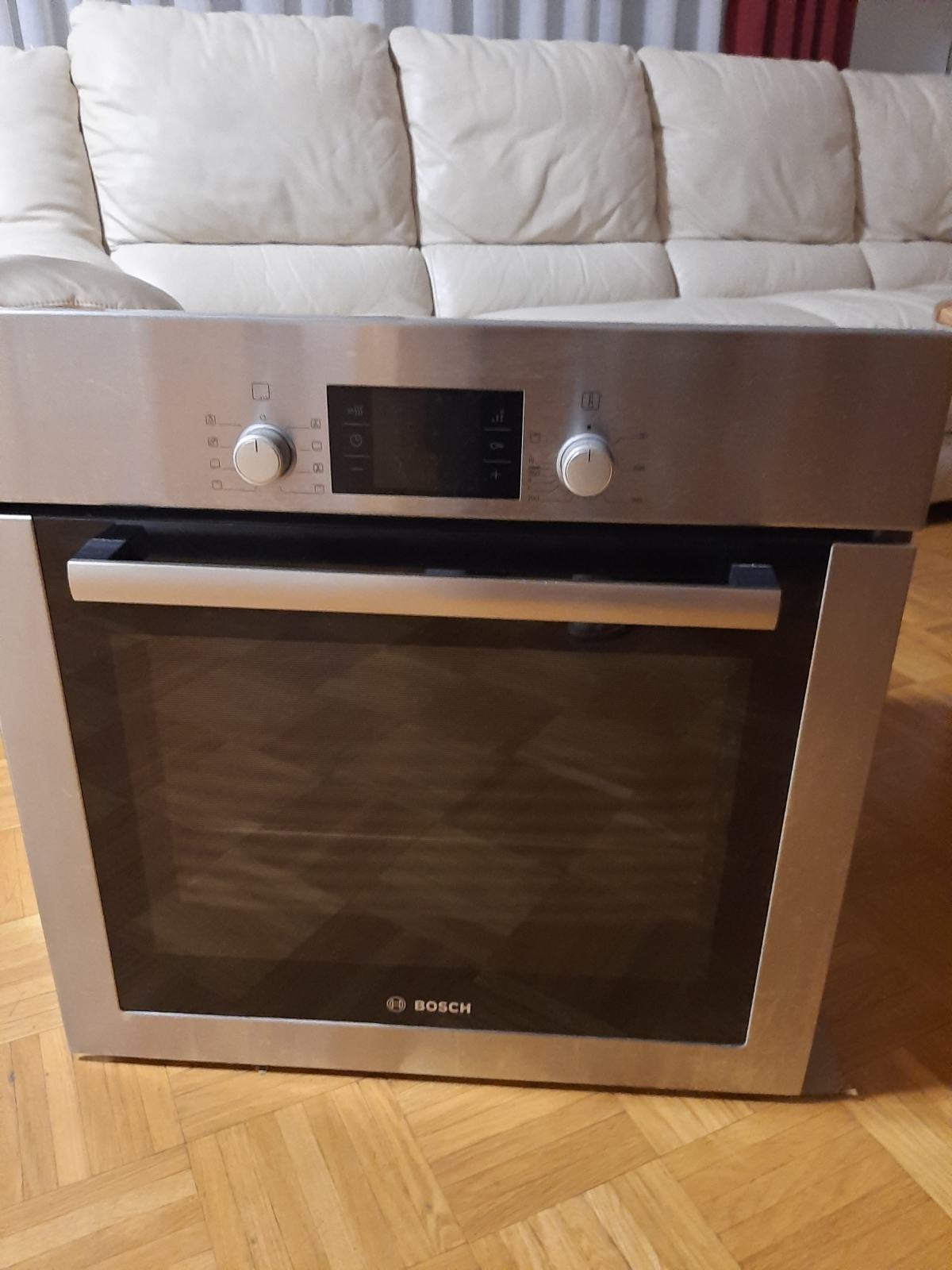 vgradna pečica BOSCH, timer, ventilacija, inox