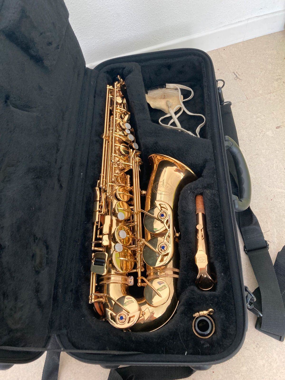 Jupiter 769DJ Saksofon.