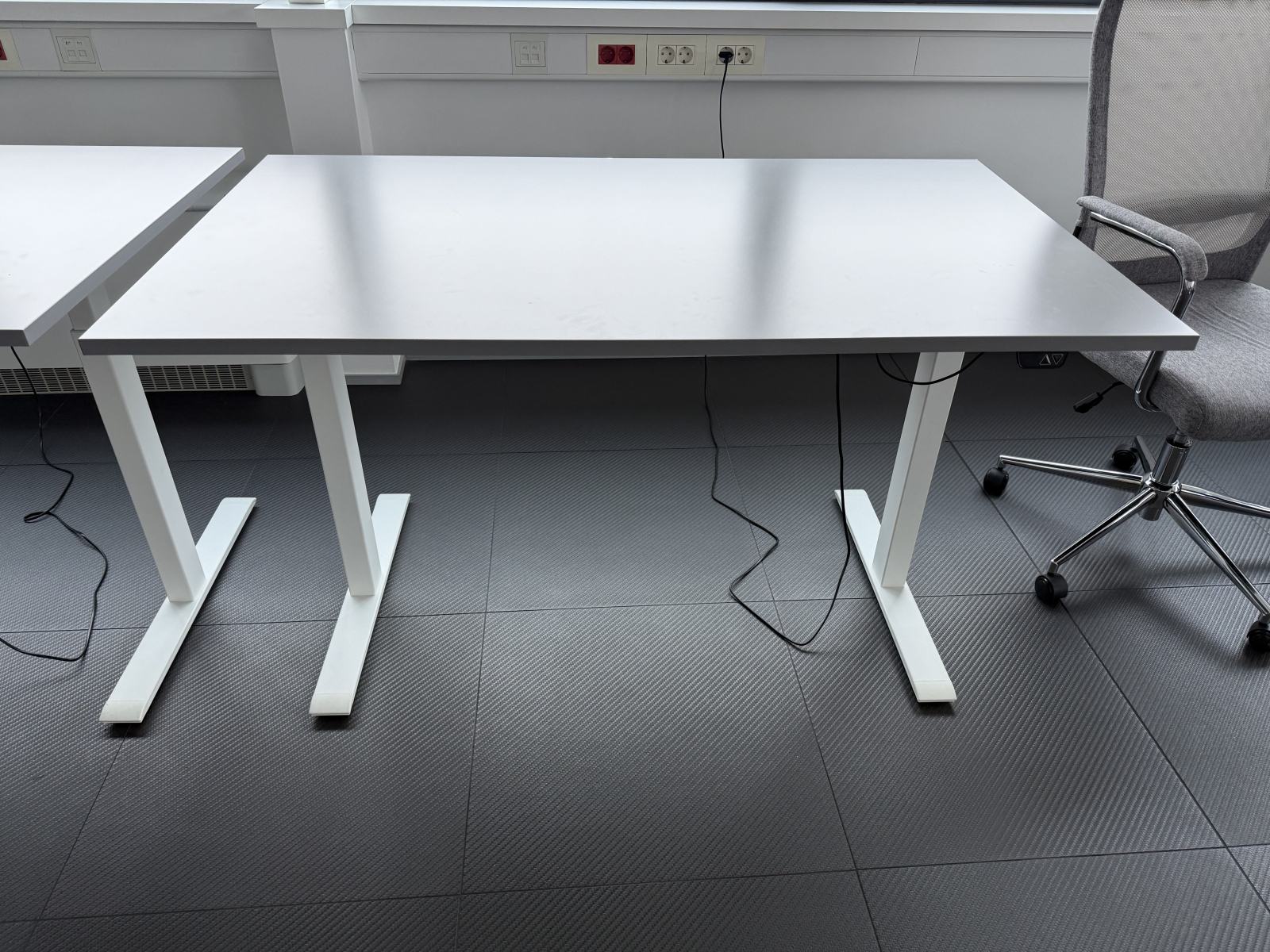 Dvižna pisalna miza Ikea Rodulf