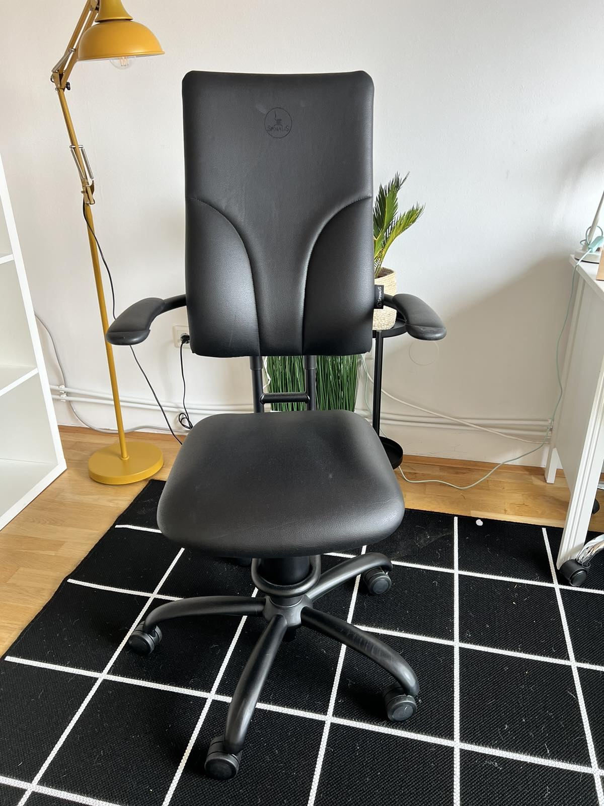 Ergonomski Spinalis APOLLO pisarniški stol - KOT NOV