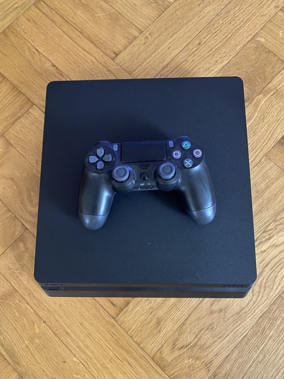 Playstation 4 slim