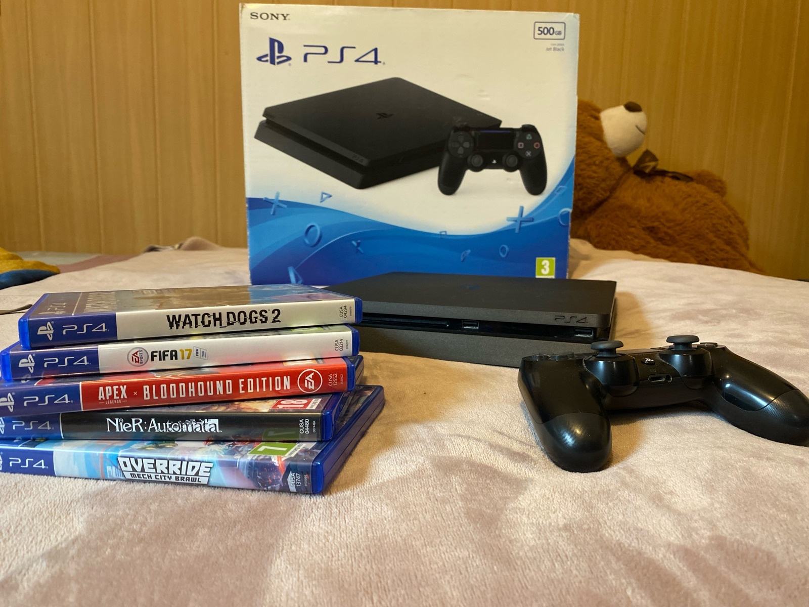 Playstation 4 slim ter 5 iger