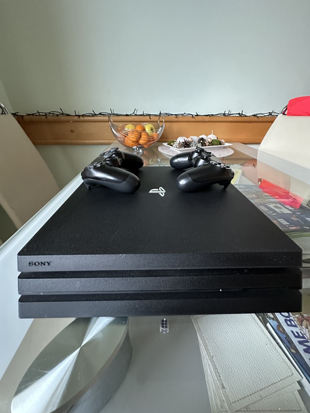 PS4 Pro 1T + 2x Joystic