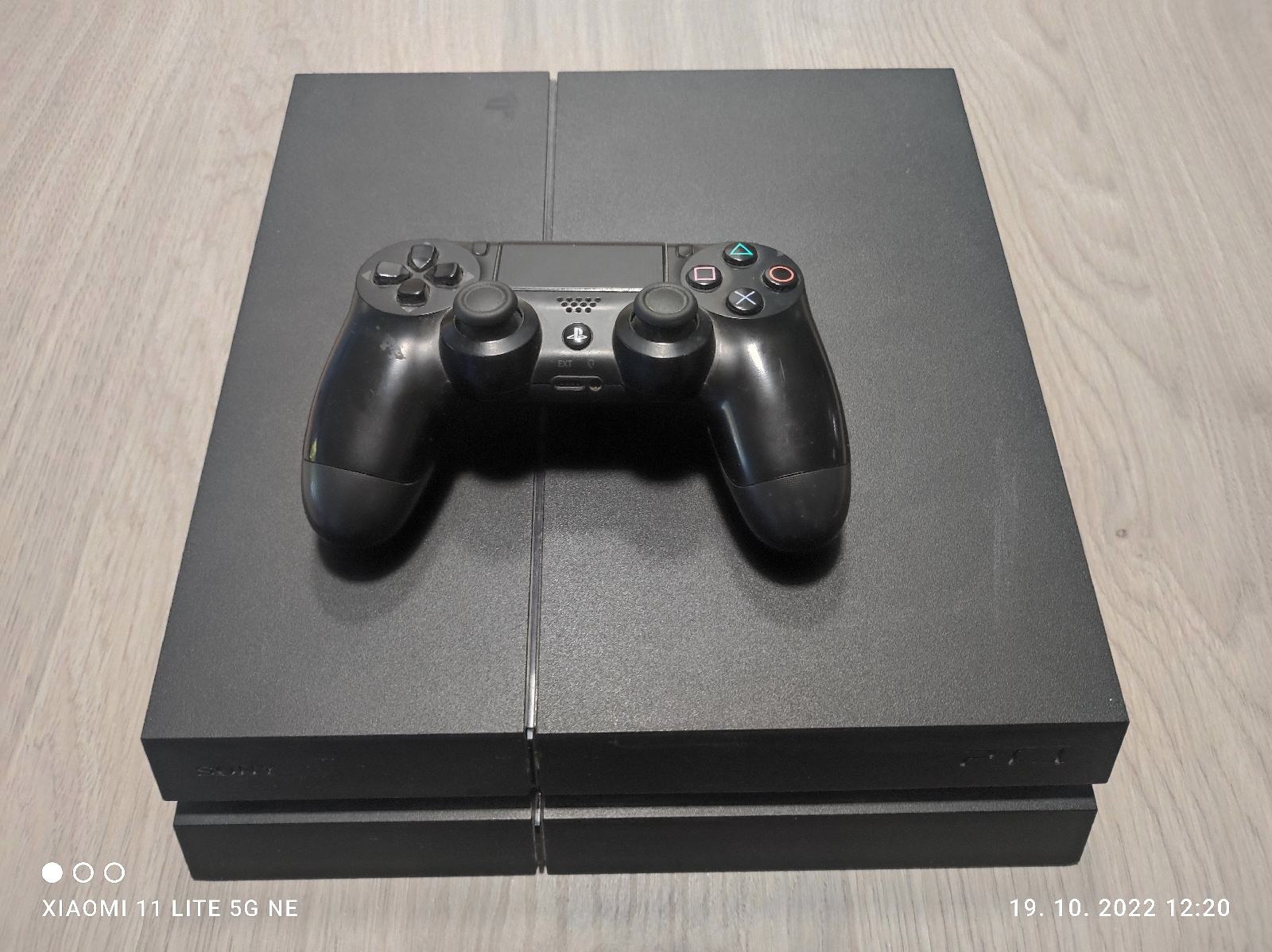 Prodam PlayStation 4