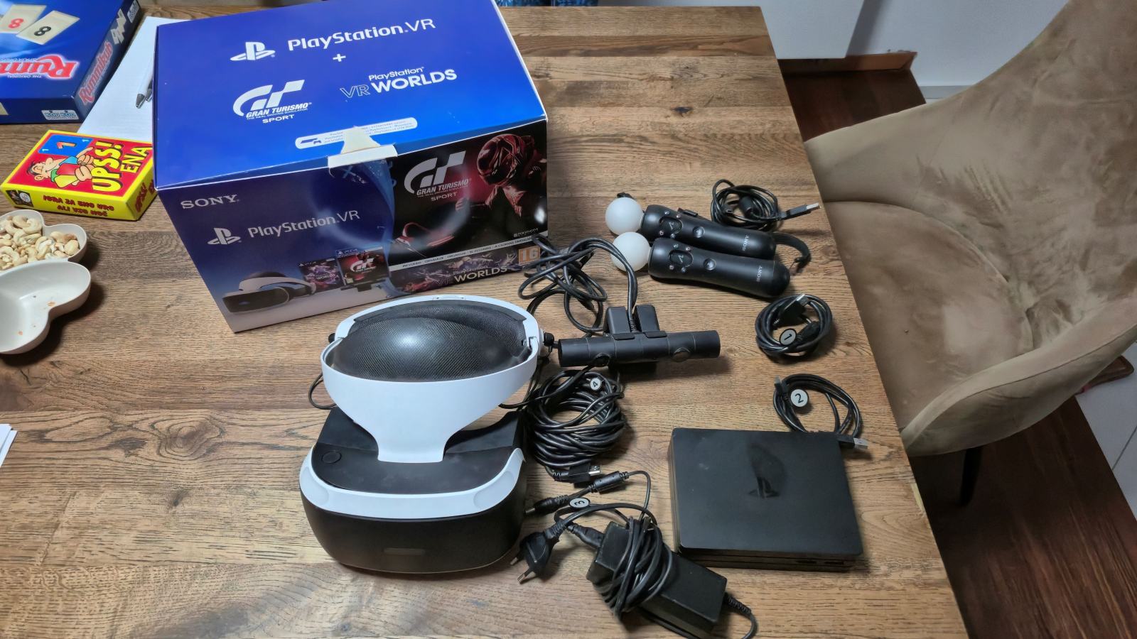 PS VR za Playstation 4 ali Playstation 5 + 2 PS VR Move kontrolerja