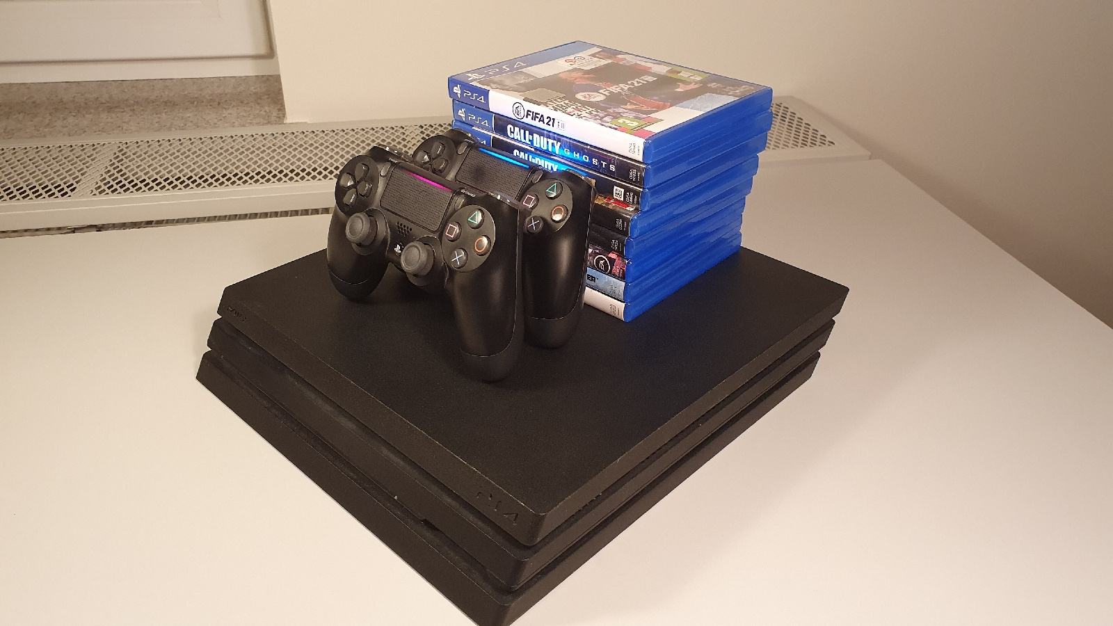 PS4 PRO +2 kontrolerja