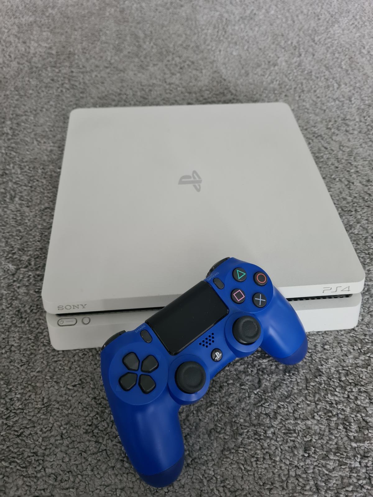 PS4 slim white + kontroler + igre