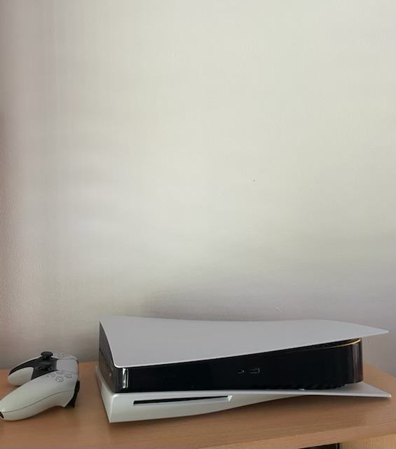 Playstation 5 - Disc verzija + igrice