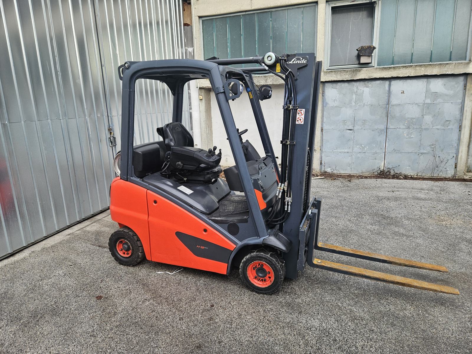 Plinski viličar Linde H18