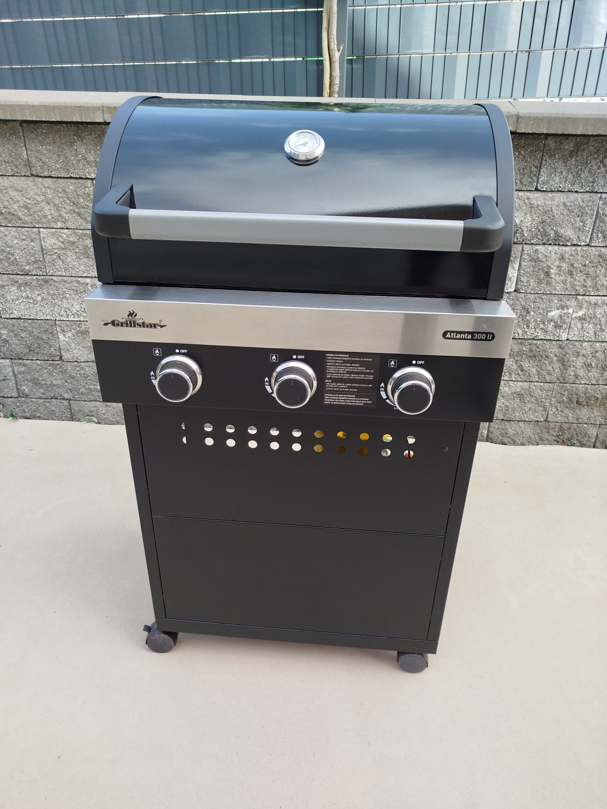 Plinski žar Grillstar Atlanta 300 II s pokrivalo