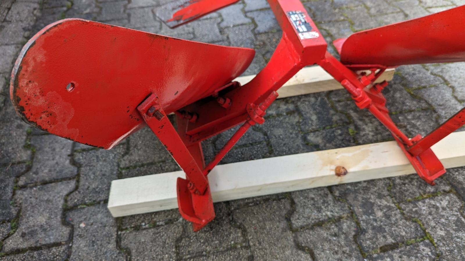 Enobrazdni obračalni plug Metalka