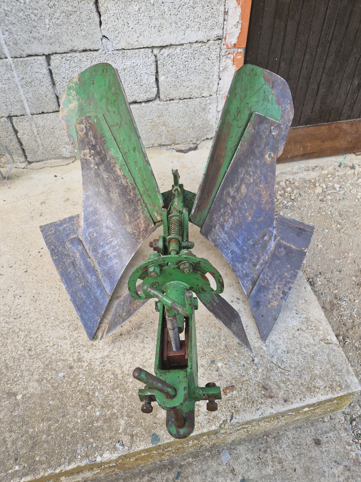 Prodam obračalni plug za motokultivator